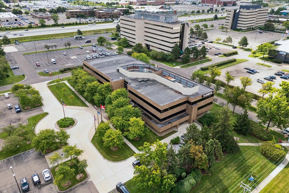 High-Image Multi-Tenant Office Building with Freeway Visibility - 950 ...