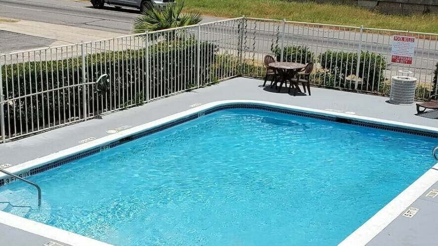 Econo Lodge San Antonio - 9503 N Interstate 35, San Antonio, TX, 78233