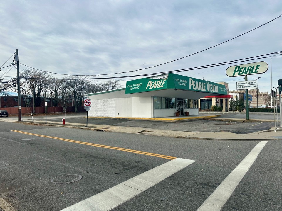 Retail Building in Jericho, NY - 328 N Broadway , Jericho, NY, 11753