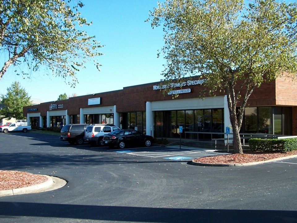 Frontage & Signage on Mansell Road - 1015 Mansell Rd, Roswell, GA, 30076